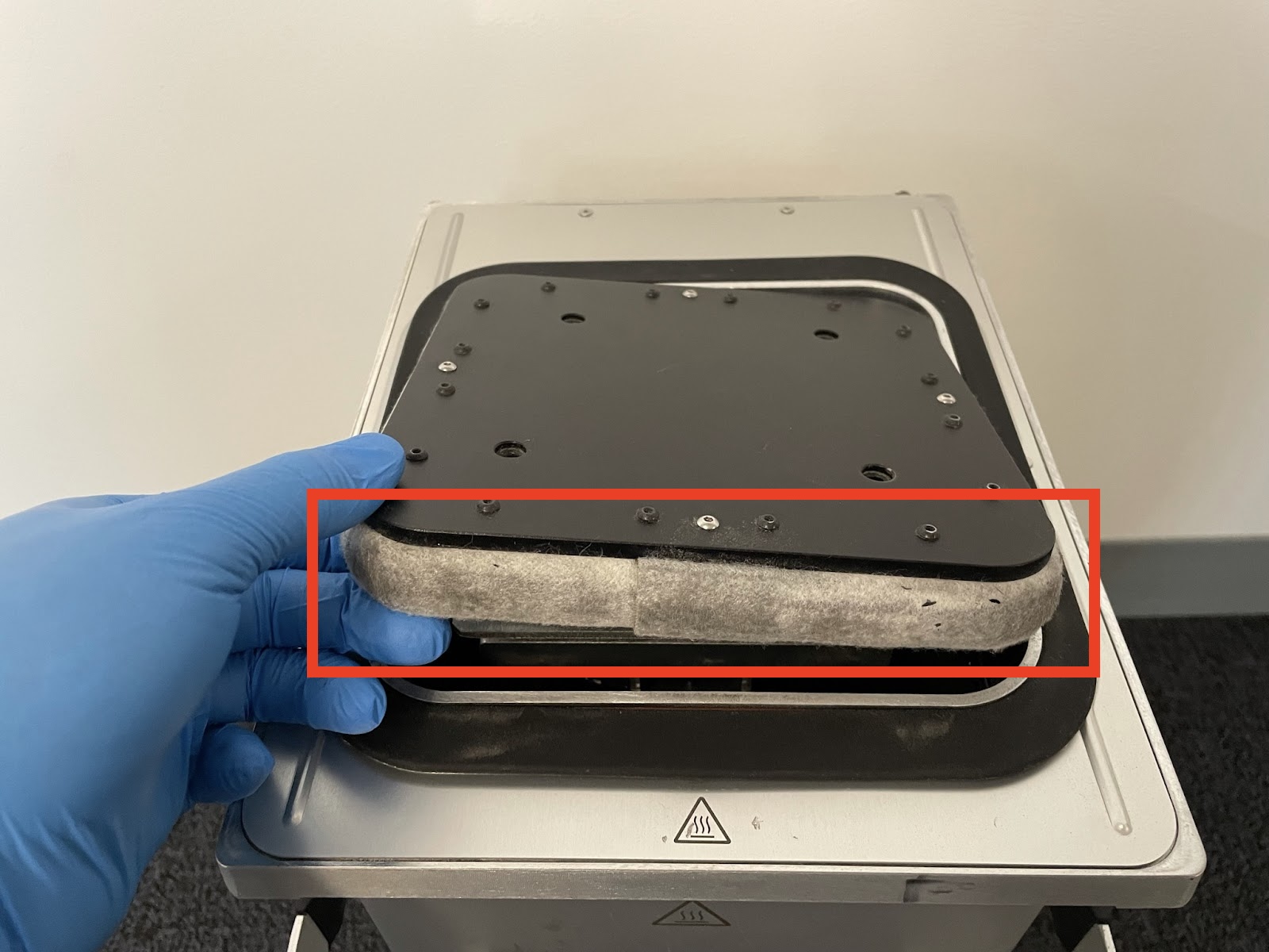 Cleaning the Fuse 1 generation build chamber felt seal